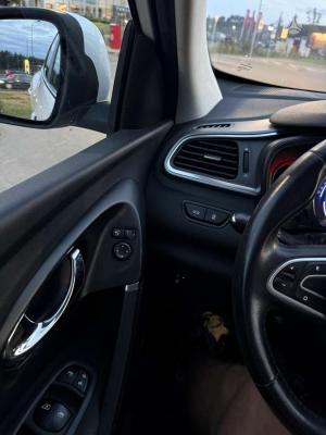 White Renault Kadjar 2016 in Vilnius, with an engine capacity of 1.46 L and mileage of 252 thousand km for 10500 €, photo 14 on AUTOMOTO.COM.LV