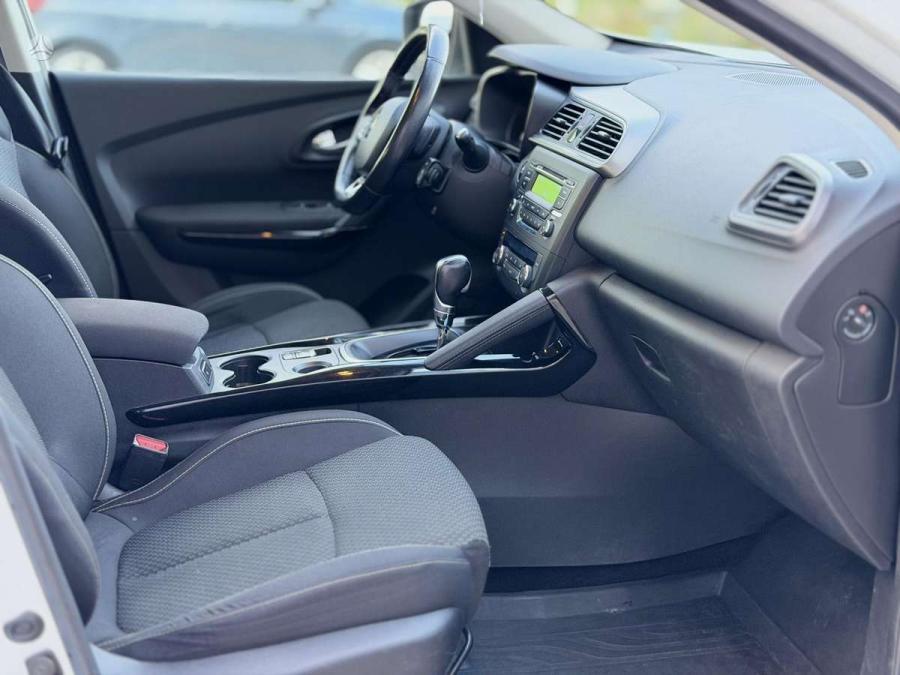 Balts Renault Kadjar 2016 Viļņa, ar dzinēja tilpumu 1.46 L un nobraukumu 276 tūkst. km par 6600 €, foto 19 vietnē AUTOMOTO.COM.LV
