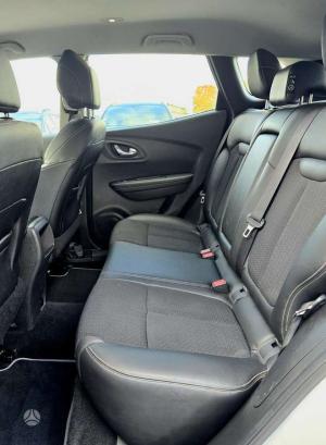 White Renault Kadjar 2016 in Taurage, with an engine capacity of 1.20 L and mileage of 172 thousand km for 6200 €, photo 26 on AUTOMOTO.COM.LV