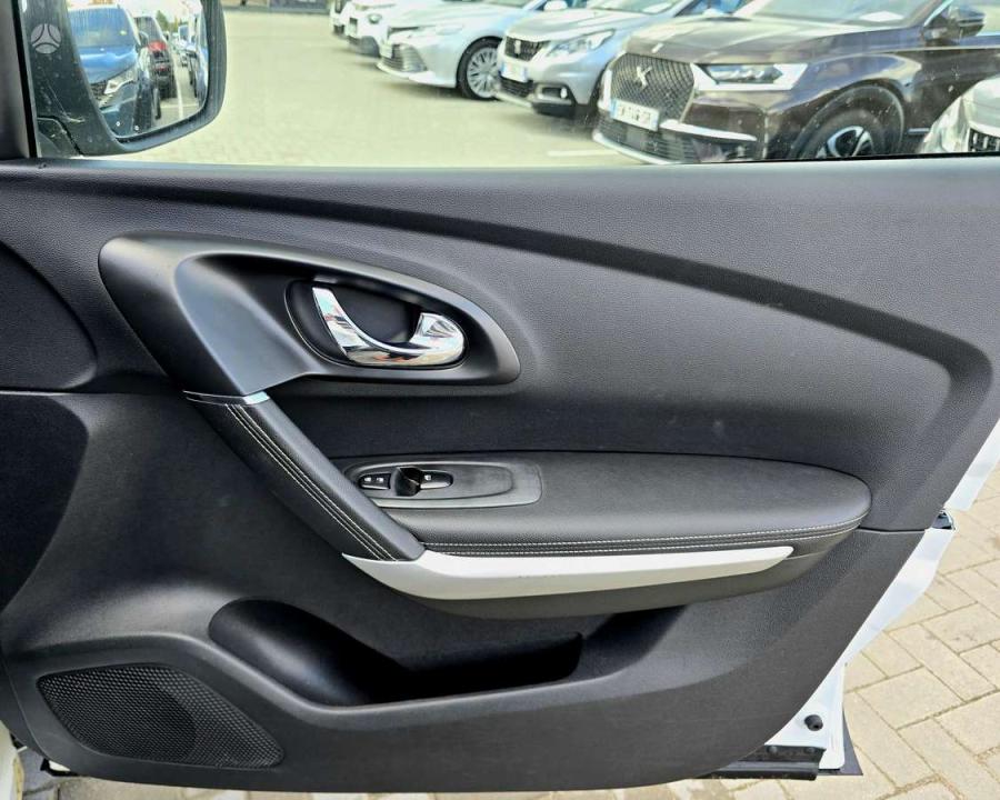 White Renault Kadjar 2016 in Taurage, with an engine capacity of 1.20 L and mileage of 172 thousand km for 6200 €, photo 30 on AUTOMOTO.COM.LV