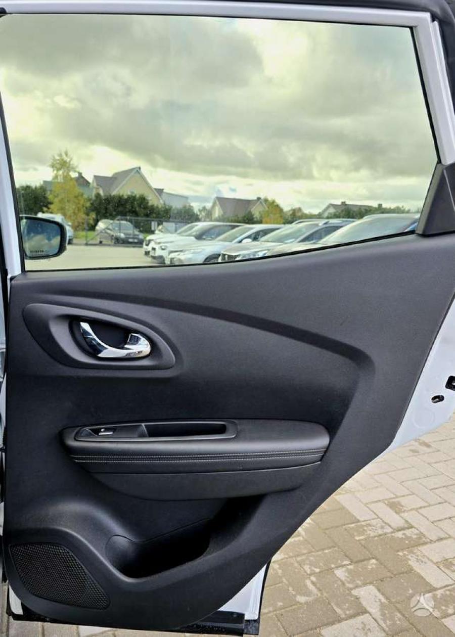 White Renault Kadjar 2016 in Taurage, with an engine capacity of 1.20 L and mileage of 172 thousand km for 6200 €, photo 32 on AUTOMOTO.COM.LV