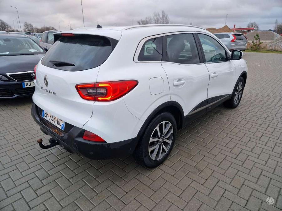 Balts Renault Kadjar 2017 Tauragė, ar dzinēja tilpumu 1.20 L un nobraukumu 136 tūkst. km par 7900 €, foto 3 vietnē AUTOMOTO.COM.LV