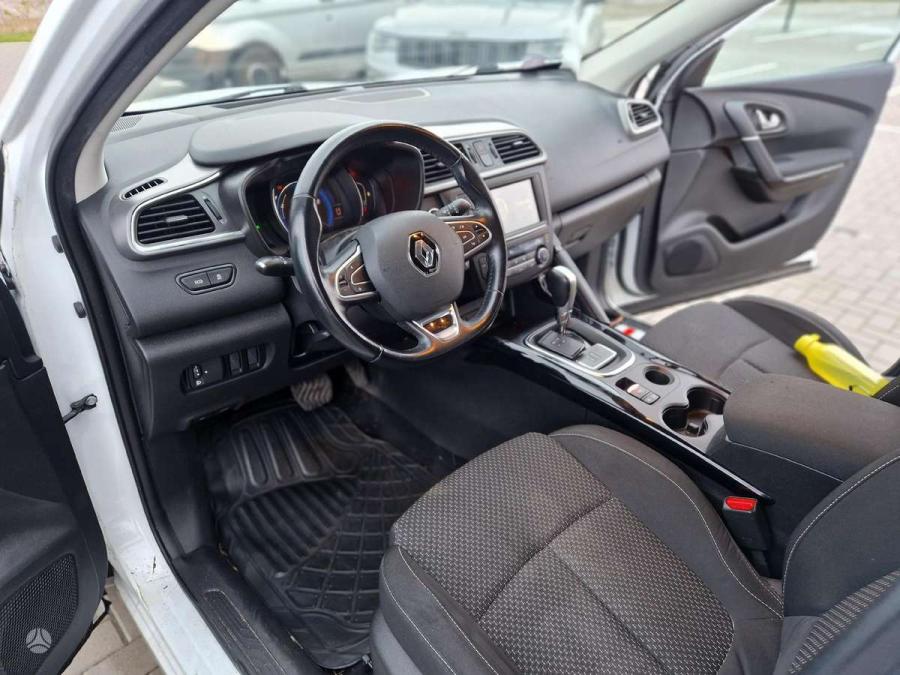 Balts Renault Kadjar 2017 Tauragė, ar dzinēja tilpumu 1.20 L un nobraukumu 136 tūkst. km par 7900 €, foto 6 vietnē AUTOMOTO.COM.LV