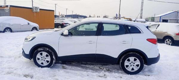 White Renault Kadjar 2017 in Kaunas, with an engine capacity of 1.20 L and mileage of 93 thousand km for 6650 €, photo 5 on AUTOMOTO.COM.LV