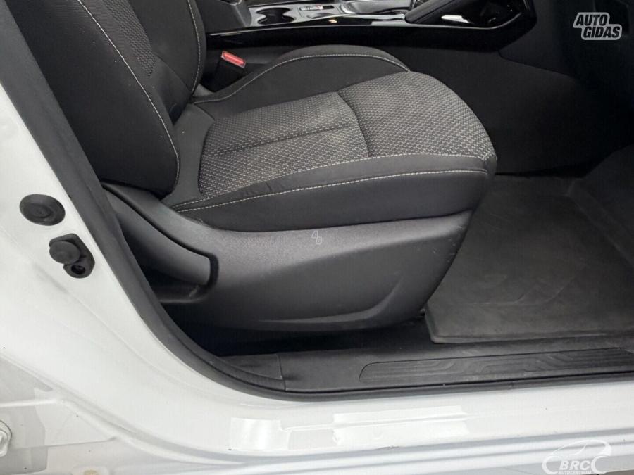 White Renault Kadjar 2018 in Avizieniai, with an engine capacity of 1.20 L and mileage of 101 thousand km for 11500 €, photo 7 on AUTOMOTO.COM.LV