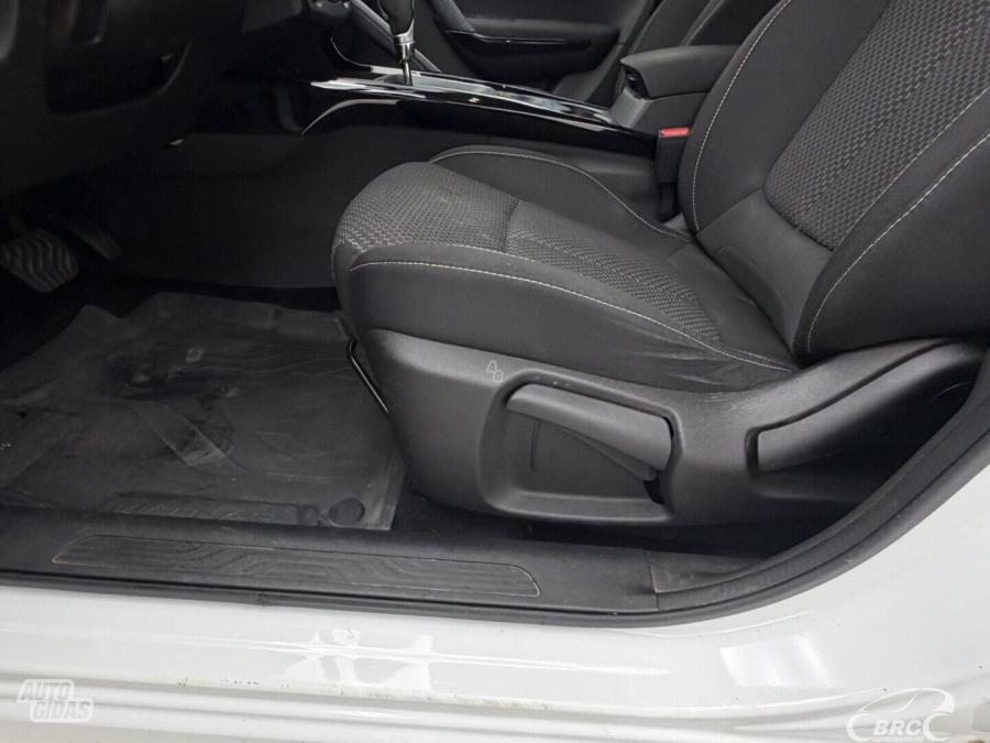 White Renault Kadjar 2018 in Avizieniai, with an engine capacity of 1.20 L and mileage of 101 thousand km for 11500 €, photo 21 on AUTOMOTO.COM.LV