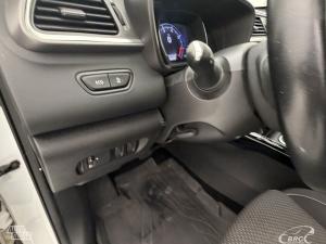 White Renault Kadjar 2018 in Avizieniai, with an engine capacity of 1.20 L and mileage of 101 thousand km for 11500 €, photo 24 on AUTOMOTO.COM.LV