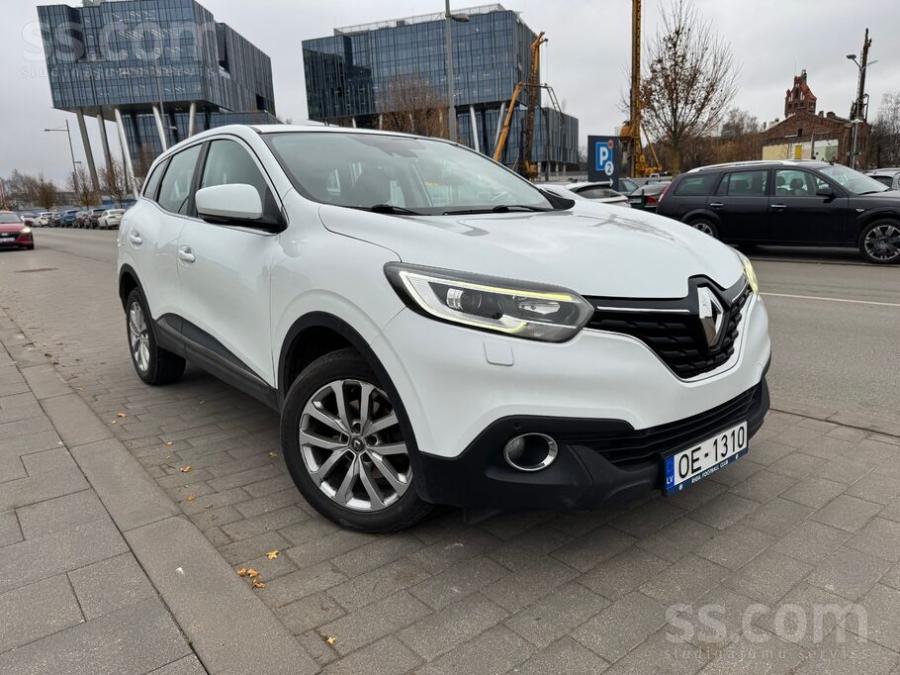 White Renault Kadjar 2018 in Riga, with an engine capacity of 1.20 L and mileage of 195 thousand km for 9500 €, photo 1 on AUTOMOTO.COM.LV