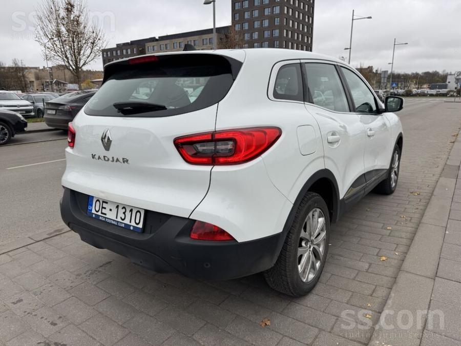 White Renault Kadjar 2018 in Riga, with an engine capacity of 1.20 L and mileage of 195 thousand km for 9500 €, photo 7 on AUTOMOTO.COM.LV
