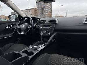 White Renault Kadjar 2018 in Riga, with an engine capacity of 1.20 L and mileage of 195 thousand km for 9500 €, photo 13 on AUTOMOTO.COM.LV