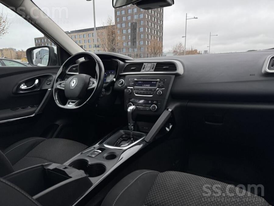 White Renault Kadjar 2018 in Riga, with an engine capacity of 1.20 L and mileage of 195 thousand km for 9500 €, photo 13 on AUTOMOTO.COM.LV