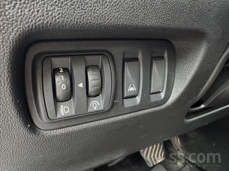 White Renault Kadjar 2018 in Riga, with an engine capacity of 1.20 L and mileage of 195 thousand km for 9500 €, photo 15 on AUTOMOTO.COM.LV