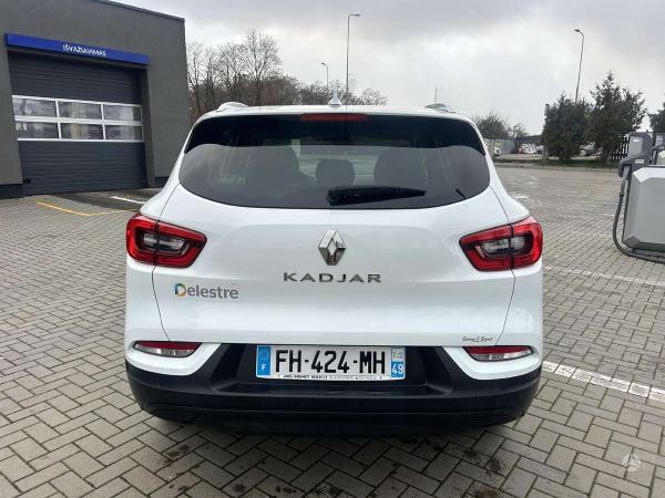 White Renault Kadjar 2019 in Taurage, with an engine capacity of 1.46 L and mileage of 180 thousand km for 8850 €, photo 6 on AUTOMOTO.COM.LV