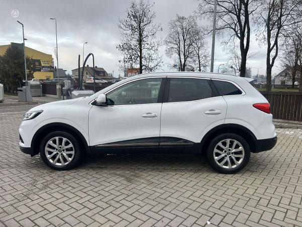 White Renault Kadjar 2019 in Taurage, with an engine capacity of 1.46 L and mileage of 180 thousand km for 8850 €, photo 8 on AUTOMOTO.COM.LV