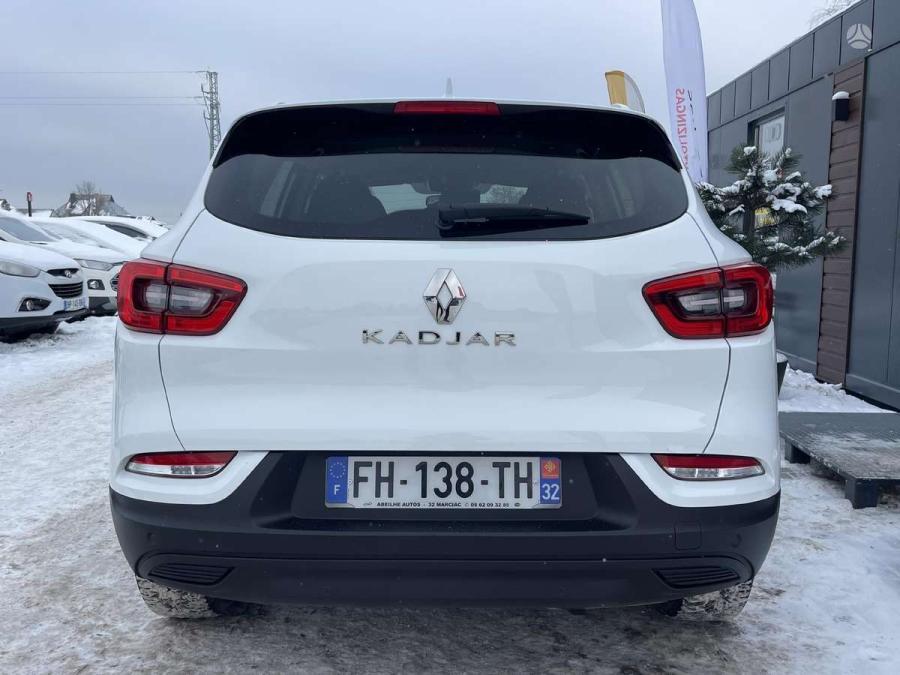 White Renault Kadjar 2019 in Taurage, with an engine capacity of 1.46 L and mileage of 210 thousand km for 10300 €, photo 5 on AUTOMOTO.COM.LV