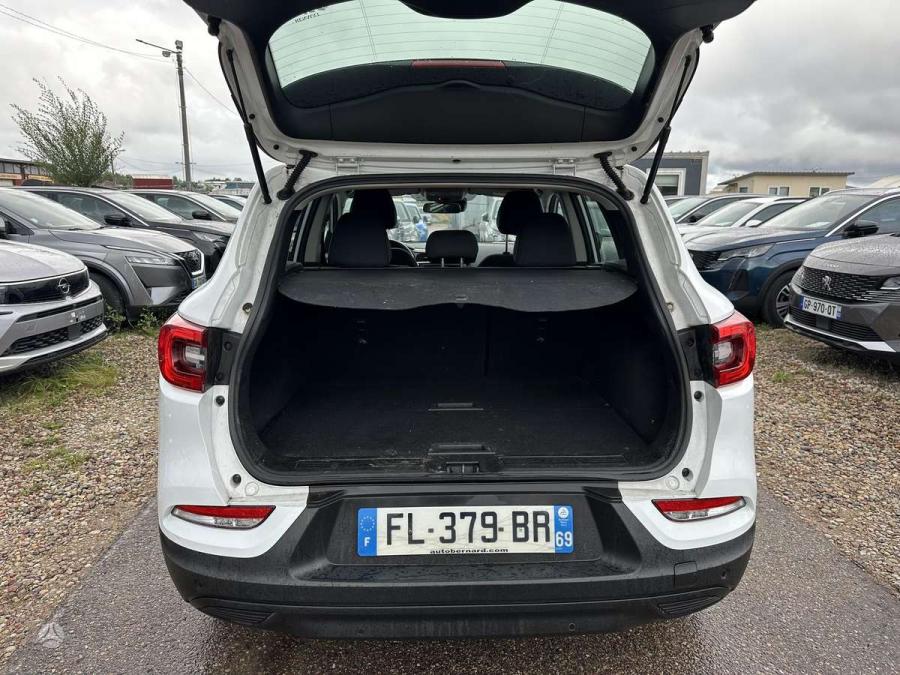White Renault Kadjar 2019 in Vilnius, with an engine capacity of 1.46 L and mileage of 188 thousand km for 10889 €, photo 8 on AUTOMOTO.COM.LV