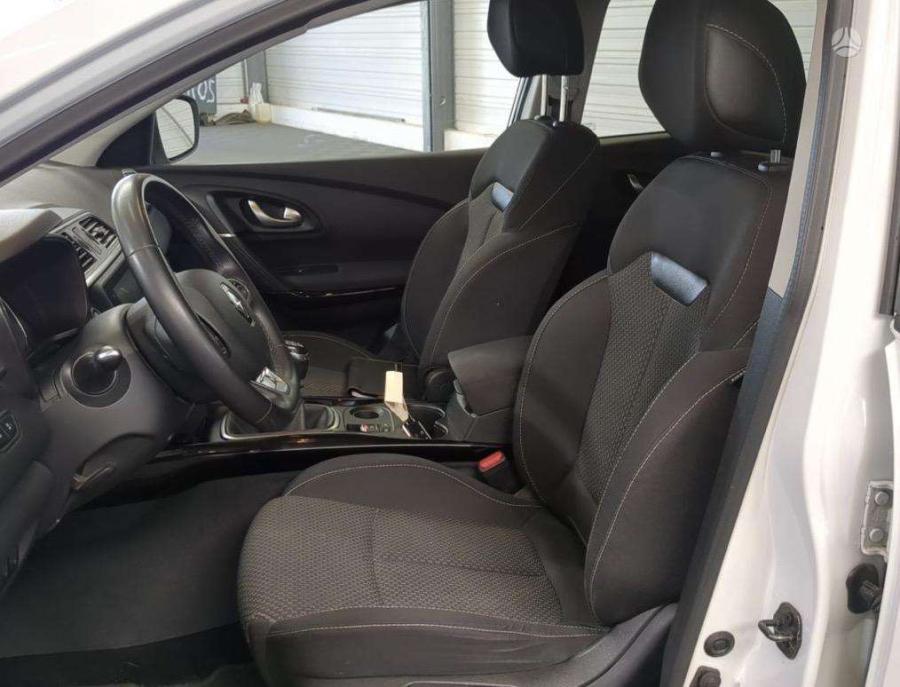 White Renault Kadjar 2020 in Vilnius, with an engine capacity of 1.46 L and mileage of 186 thousand km for 12099 €, photo 7 on AUTOMOTO.COM.LV