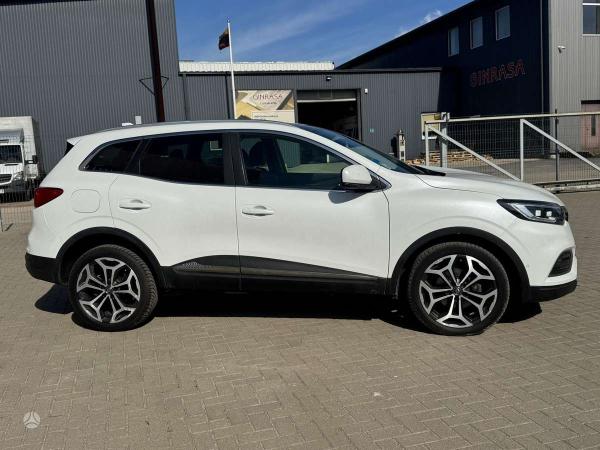White Renault Kadjar 2020 in Taurage, with an engine capacity of 1.75 L and mileage of 246 thousand km for 8750 €, photo 5 on AUTOMOTO.COM.LV