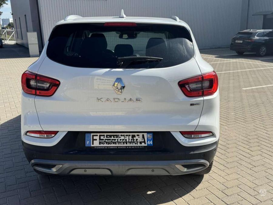 White Renault Kadjar 2020 in Taurage, with an engine capacity of 1.75 L and mileage of 246 thousand km for 8750 €, photo 7 on AUTOMOTO.COM.LV