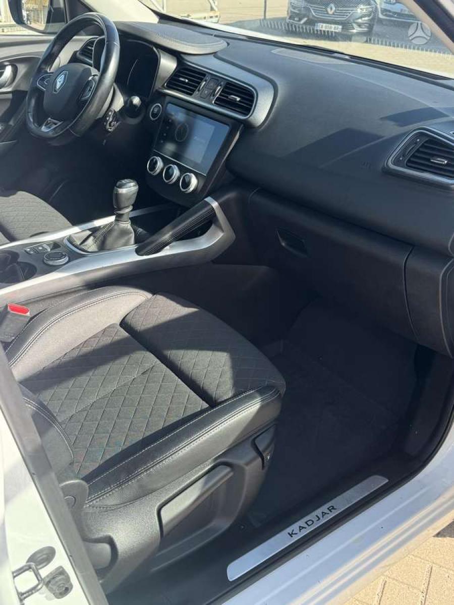 White Renault Kadjar 2020 in Taurage, with an engine capacity of 1.75 L and mileage of 246 thousand km for 8750 €, photo 8 on AUTOMOTO.COM.LV