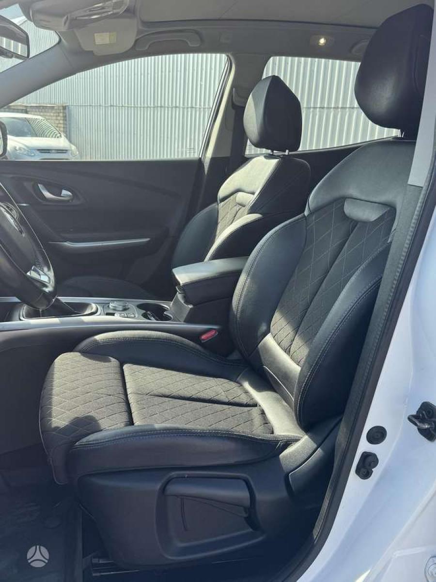 White Renault Kadjar 2020 in Taurage, with an engine capacity of 1.75 L and mileage of 246 thousand km for 8750 €, photo 13 on AUTOMOTO.COM.LV