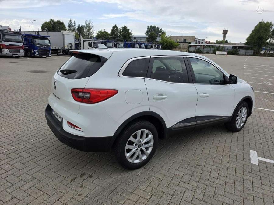 White Renault Kadjar 2021 in Taurage, with an engine capacity of 1.46 L and mileage of 250 thousand km for 9300 €, photo 4 on AUTOMOTO.COM.LV