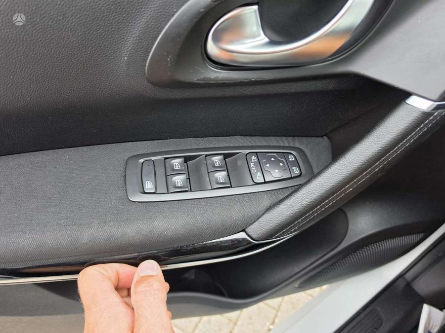 White Renault Kadjar 2021 in Taurage, with an engine capacity of 1.46 L and mileage of 250 thousand km for 9300 €, photo 9 on AUTOMOTO.COM.LV
