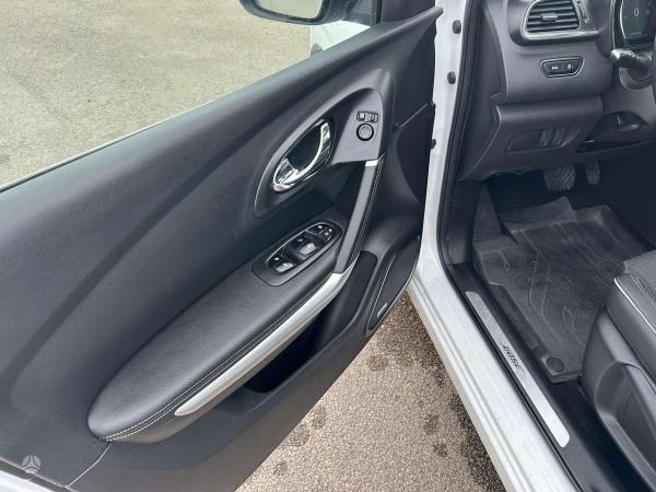 Balts Renault Kadjar 2016 Tauragė, ar dzinēja tilpumu 1.46 L un nobraukumu 211 tūkst. km par 7500 €, foto 10 vietnē AUTOMOTO.COM.LV