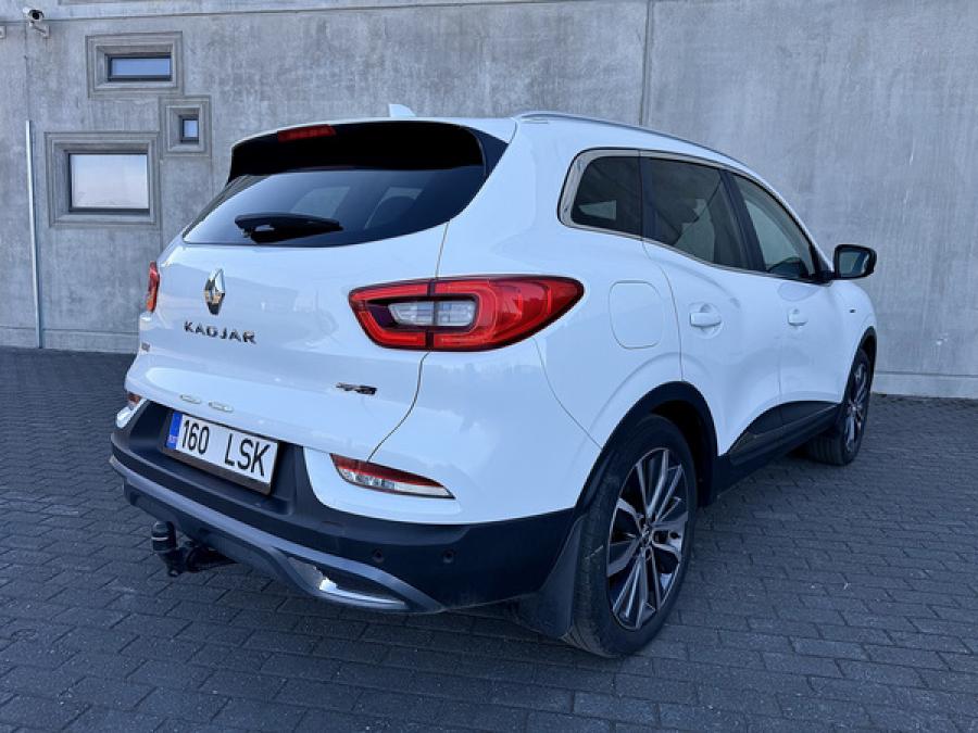 White Renault Kadjar 2019 in Tallinn, with an engine capacity of 1.50 L and mileage of 178 thousand km for 12500 €, photo 8 on AUTOMOTO.COM.LV