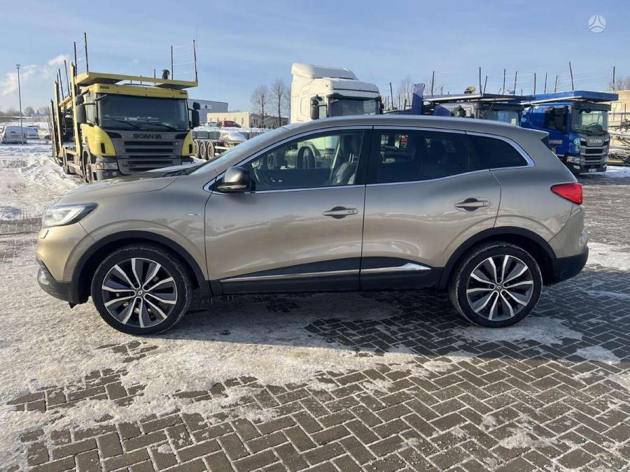 Yellow Renault Kadjar 2016 in Taurage, with an engine capacity of 1.46 L and mileage of 260 thousand km for 8800 €, photo 4 on AUTOMOTO.COM.LV