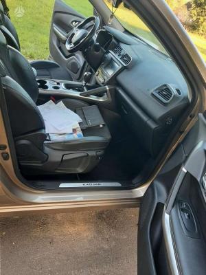 Dzeltens Renault Kadjar 2017 Telšiai, ar dzinēja tilpumu 1.20 L un nobraukumu 82 tūkst. km par 9200 €, foto 30 vietnē AUTOMOTO.COM.LV