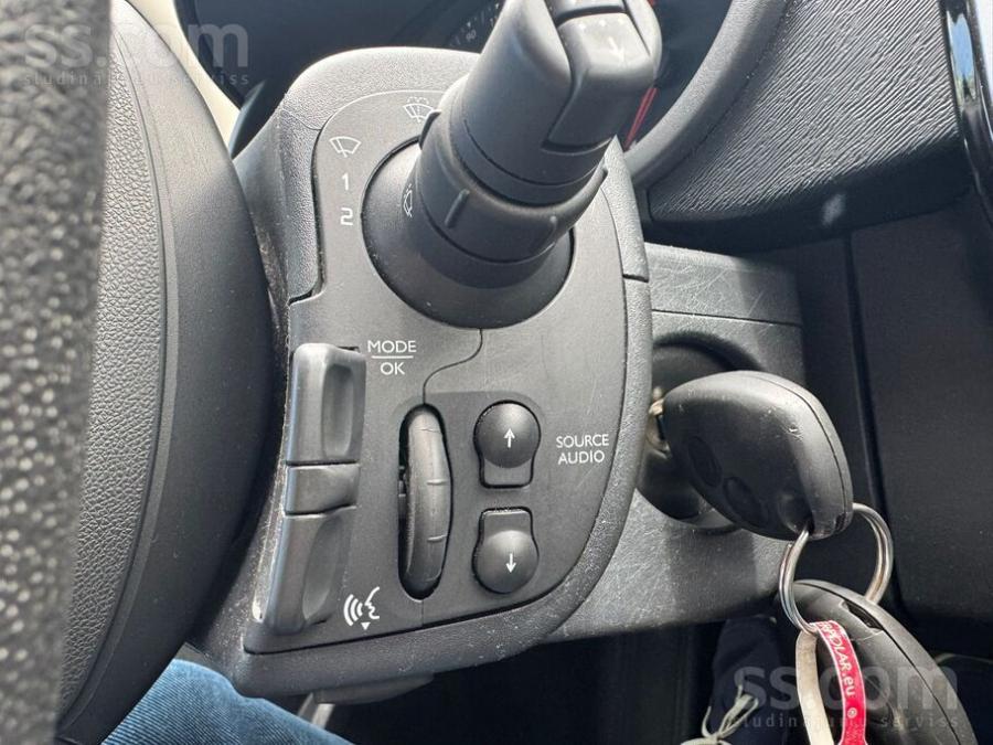Black Renault Kangoo 2016 in Ogre, with an engine capacity of 1.50 L and mileage of 232 thousand km for 4999 €, photo 11 on AUTOMOTO.COM.LV