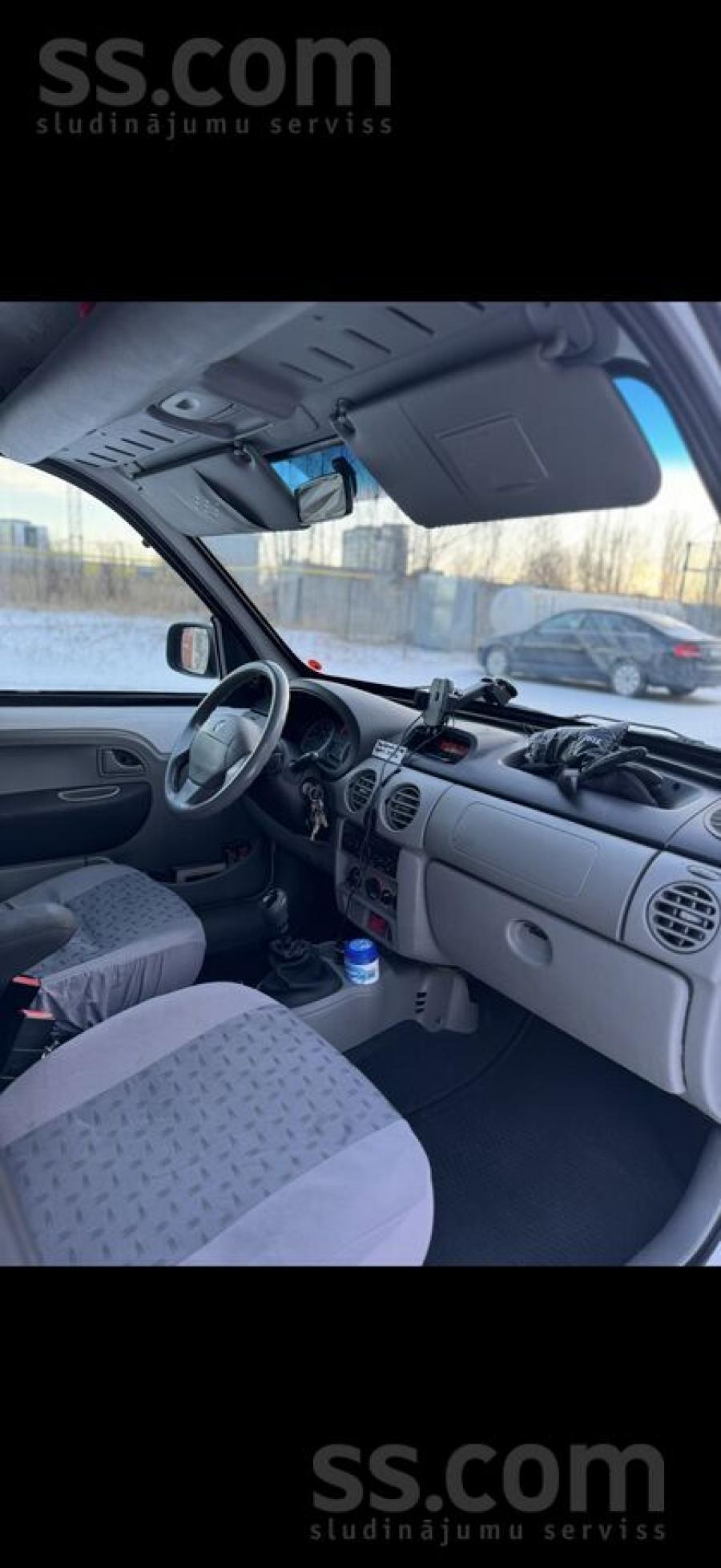 Melns Renault Kangoo 2008 Rīga, ar dzinēja tilpumu 1.60 L un nobraukumu 402 tūkst. km par 2000 €, foto 7 vietnē AUTOMOTO.COM.LV