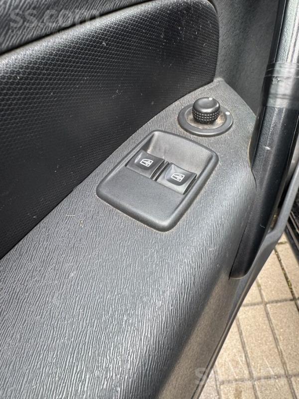 Melns Renault Kangoo 2016 Rīga, ar dzinēja tilpumu 1.20 L un nobraukumu 168 tūkst. km par 2500 €, foto 7 vietnē AUTOMOTO.COM.LV
