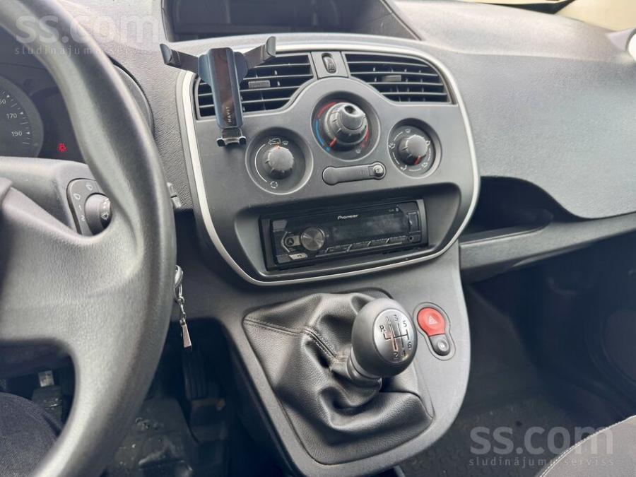 Melns Renault Kangoo 2016 Rīga, ar dzinēja tilpumu 1.20 L un nobraukumu 168 tūkst. km par 2500 €, foto 10 vietnē AUTOMOTO.COM.LV