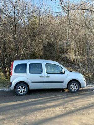 Blue Renault Kangoo 2009 in Vilnius, with an engine capacity of 1.46 L and mileage of 325 thousand km for 1850 €, photo 2 on AUTOMOTO.COM.LV