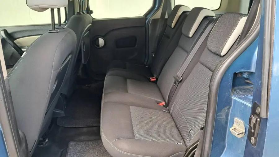 Blue Renault Kangoo 2011 in Ogre, with an engine capacity of 1.50 L and mileage of 280 thousand km for 3750 €, photo 4 on AUTOMOTO.COM.LV