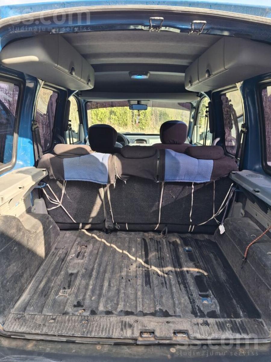Zils Renault Kangoo 2001 Rīga, ar dzinēja tilpumu 1.90 L un nobraukumu 318 tūkst. km par 1700 €, foto 4 vietnē AUTOMOTO.COM.LV