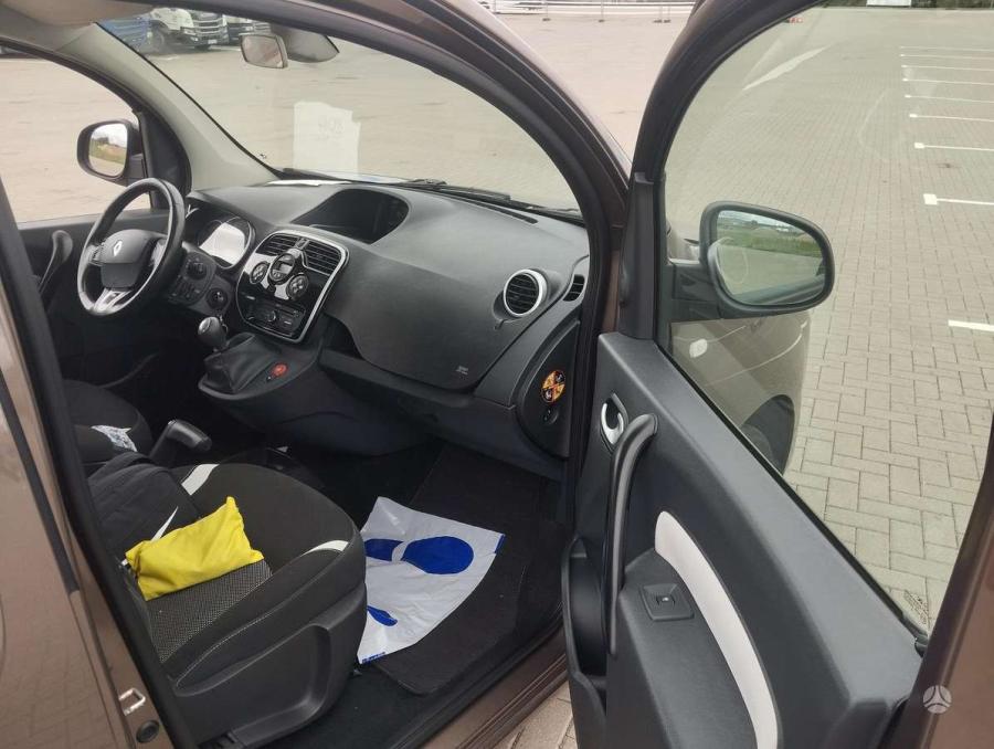 Brown Renault Kangoo 2014 in Taurage, with an engine capacity of 1.20 L and mileage of 150 thousand km for 4300 €, photo 9 on AUTOMOTO.COM.LV