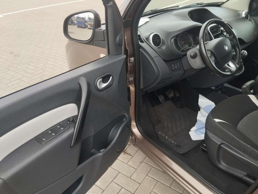 Brown Renault Kangoo 2014 in Taurage, with an engine capacity of 1.20 L and mileage of 150 thousand km for 4300 €, photo 13 on AUTOMOTO.COM.LV
