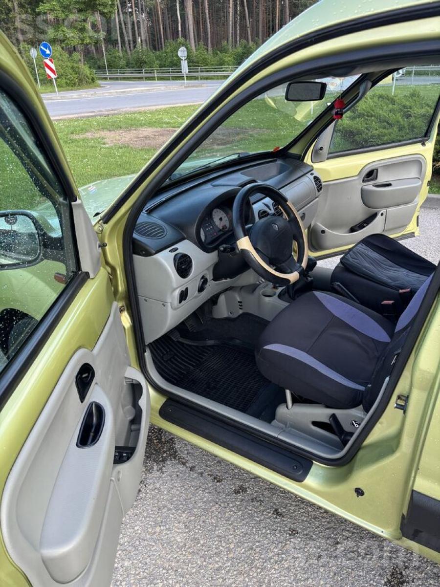 Zaļš Renault Kangoo 2004 Rīga, ar dzinēja tilpumu 1.20 L un nobraukumu 326 tūkst. km par 3300 €, foto 7 vietnē AUTOMOTO.COM.LV