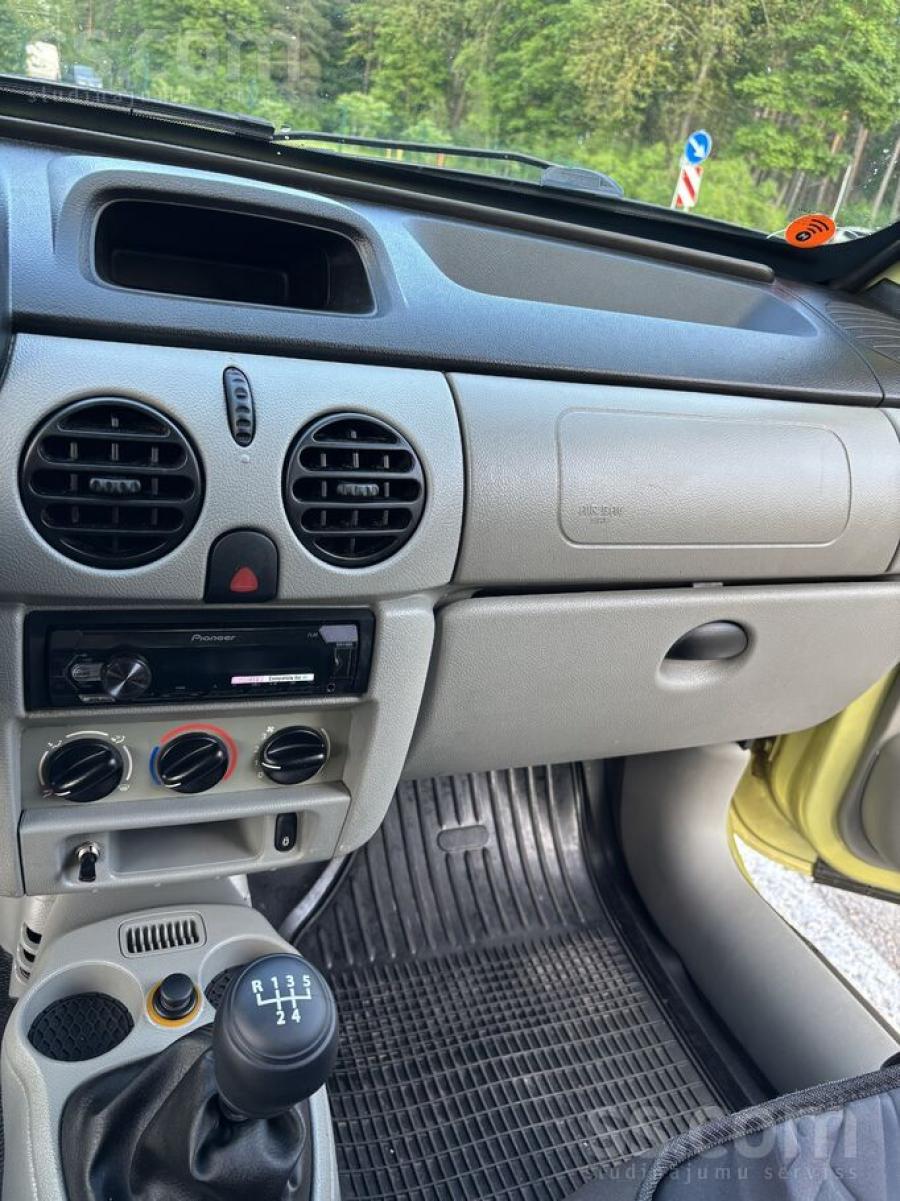 Zaļš Renault Kangoo 2004 Rīga, ar dzinēja tilpumu 1.20 L un nobraukumu 326 tūkst. km par 2950 €, foto 11 vietnē AUTOMOTO.COM.LV