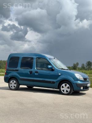 Green Renault Kangoo 2006 in Preili, with an engine capacity of 1.60 L and mileage of 207 thousand km for 3599 €, photo 1 on AUTOMOTO.COM.LV