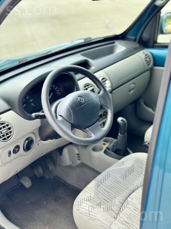 Green Renault Kangoo 2006 in Preili, with an engine capacity of 1.60 L and mileage of 207 thousand km for 3599 €, photo 6 on AUTOMOTO.COM.LV