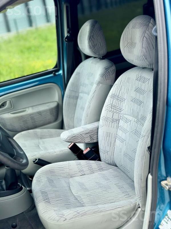 Green Renault Kangoo 2006 in Preili, with an engine capacity of 1.60 L and mileage of 207 thousand km for 3599 €, photo 7 on AUTOMOTO.COM.LV
