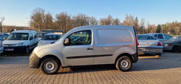 Grey Renault Kangoo 2008 in Valmiera, with an engine capacity of 1.50 L and mileage of 398 thousand km for 1650 €, photo 5 on AUTOMOTO.COM.LV