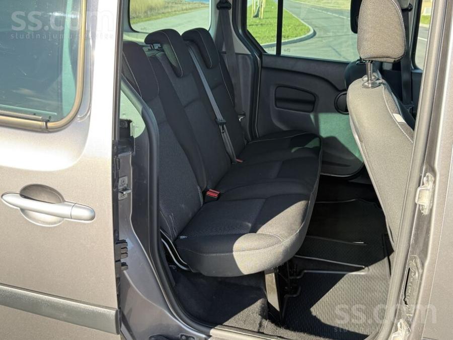 Pelēks Renault Kangoo 2015 Liepāja, ar dzinēja tilpumu 1.20 L un nobraukumu 180 tūkst. km par 6700 €, foto 12 vietnē AUTOMOTO.COM.LV