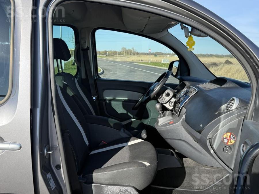 Pelēks Renault Kangoo 2015 Liepāja, ar dzinēja tilpumu 1.20 L un nobraukumu 180 tūkst. km par 6700 €, foto 13 vietnē AUTOMOTO.COM.LV
