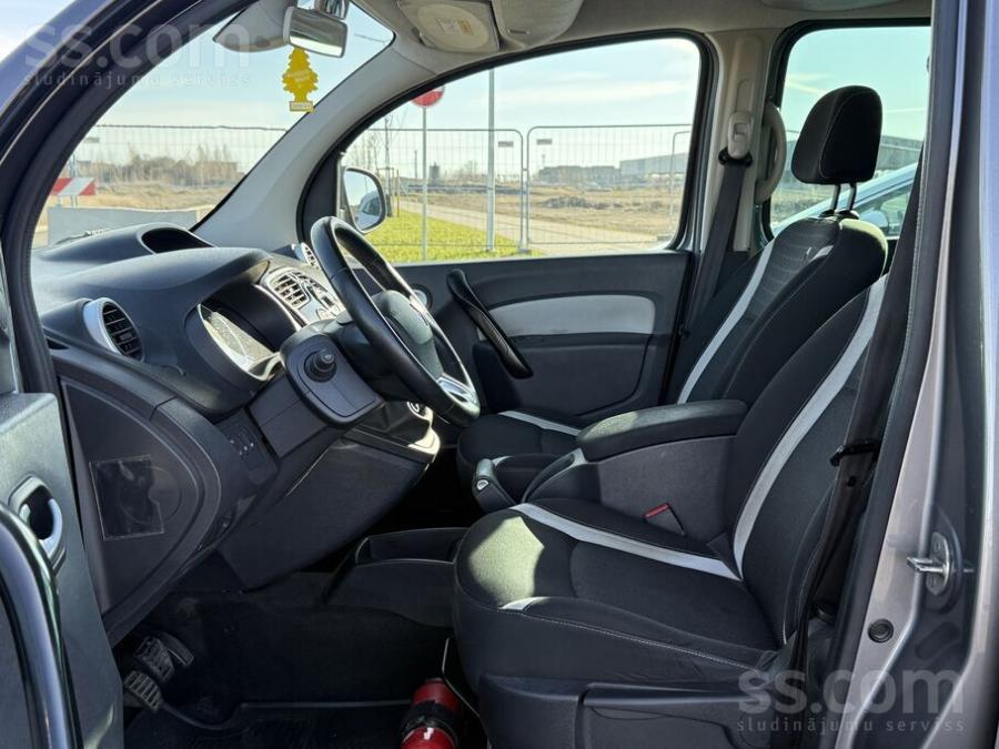 Pelēks Renault Kangoo 2015 Liepāja, ar dzinēja tilpumu 1.20 L un nobraukumu 180 tūkst. km par 6700 €, foto 15 vietnē AUTOMOTO.COM.LV