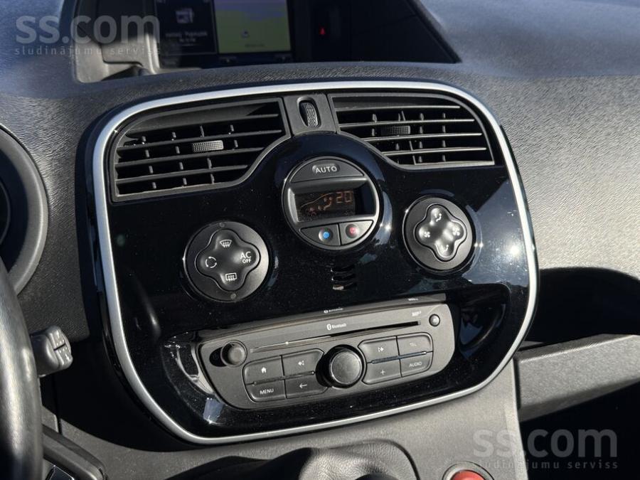 Pelēks Renault Kangoo 2015 Liepāja, ar dzinēja tilpumu 1.20 L un nobraukumu 180 tūkst. km par 6700 €, foto 22 vietnē AUTOMOTO.COM.LV
